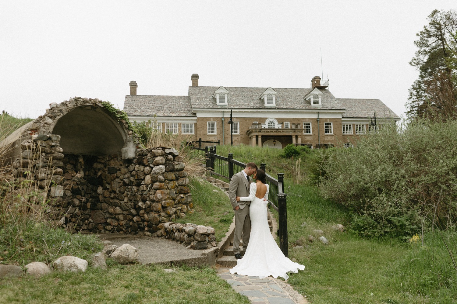 Alexa & Ryan – Nearlywed Magazine