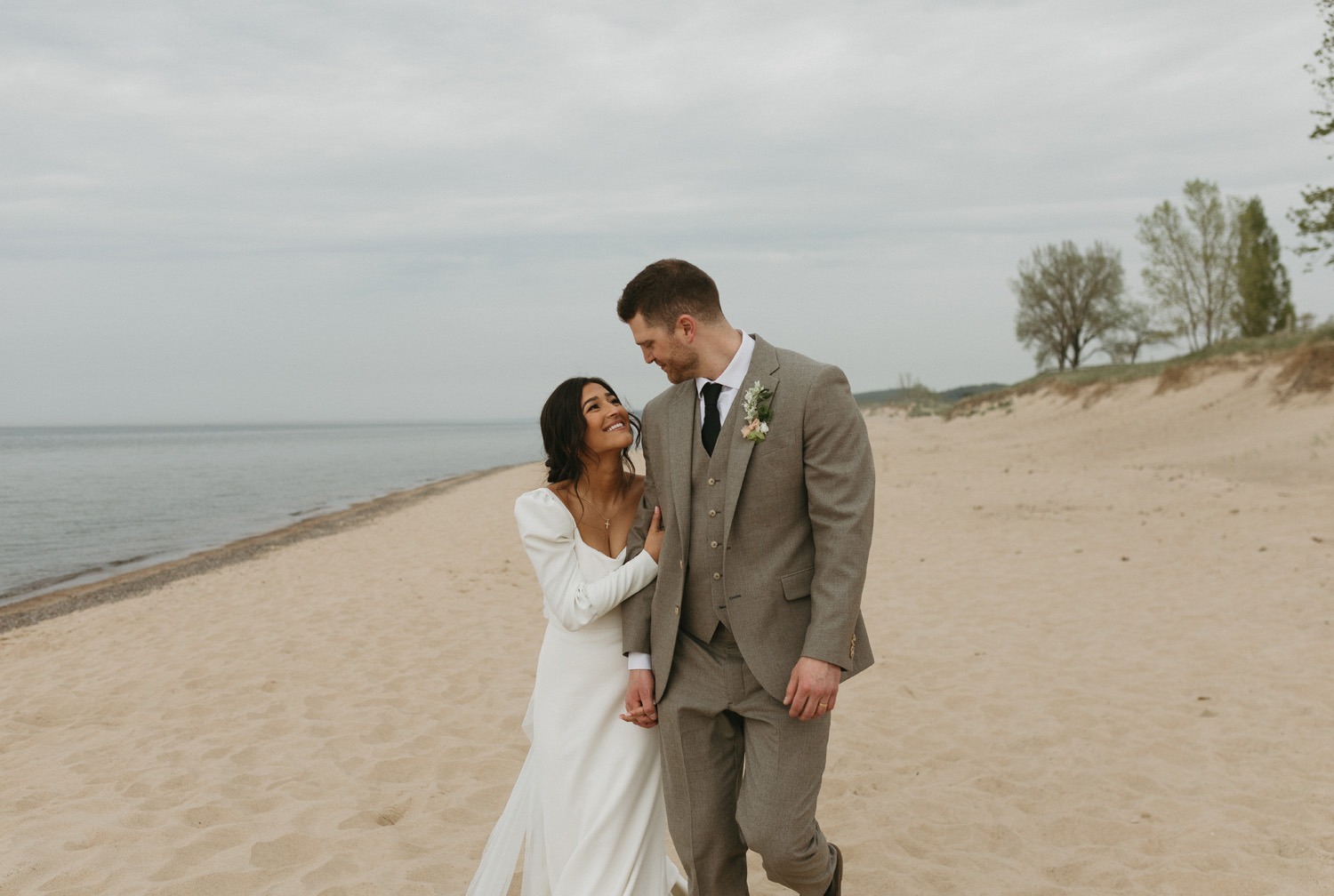 Alexa & Ryan – Nearlywed Magazine