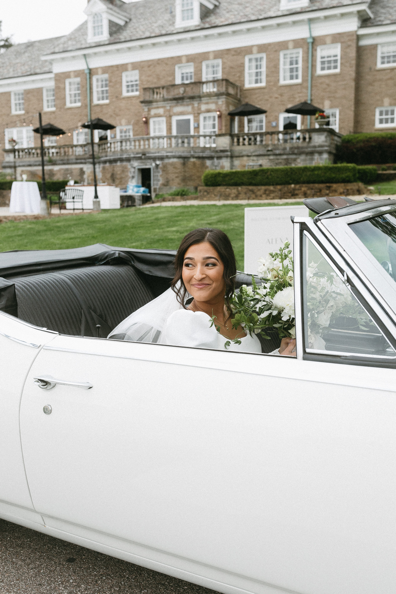 Alexa & Ryan – Nearlywed Magazine