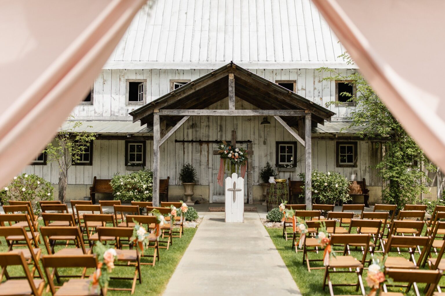 The Ultimate List of Michigan Barn Wedding Venues - Nearlywed Magazine