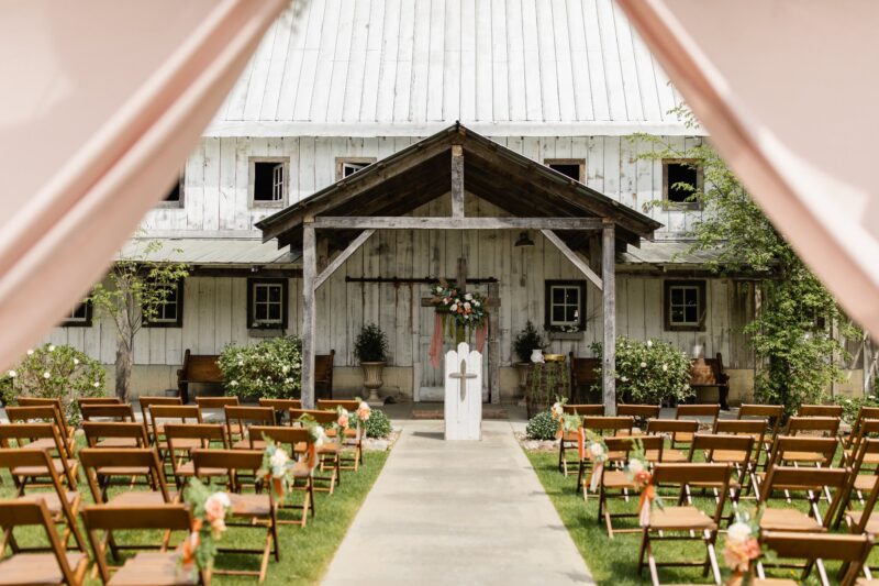 The Ultimate List of Michigan Barn Wedding Venues - Nearlywed Magazine